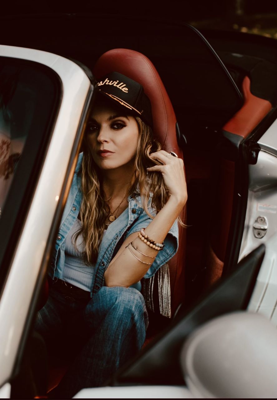 A força marcante da música country em single “I Tried” lançada pela ...
