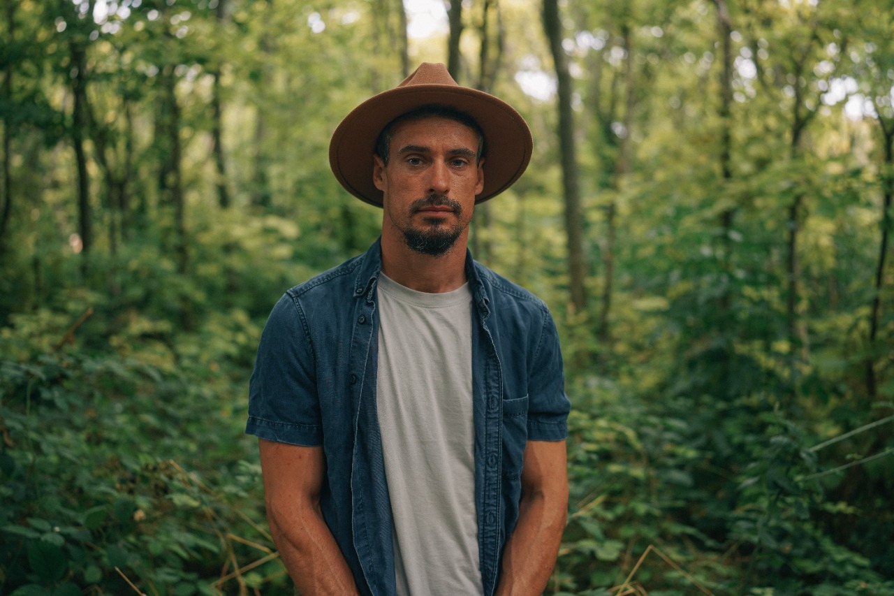 Christian Larsmon: solta a pungente canção "The Other Side"; confira e ...
