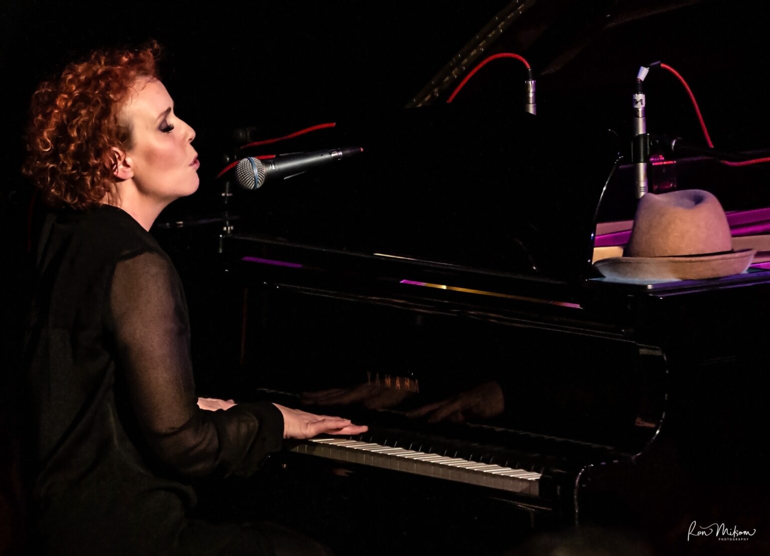 FIONA ROSS: arrebata com o grandioso álbum "Thoughts, Conversations ...