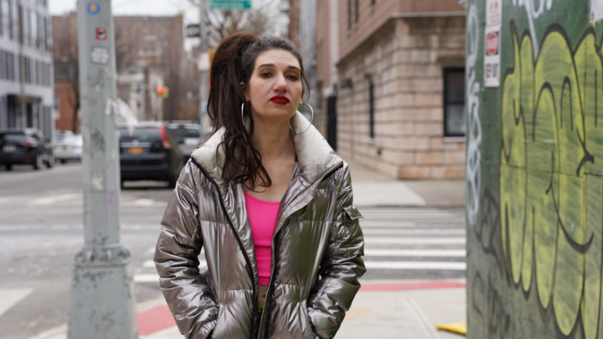 ALY G: assista o fantástico single/vídeo de estreia "Build It Up ...